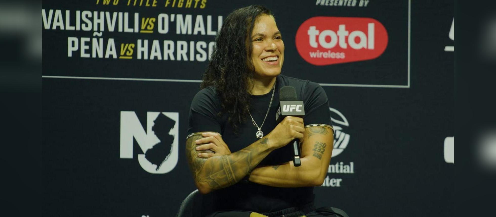 (Video) A MALE fan just asked Amanda Nunes out during the Q & A panel