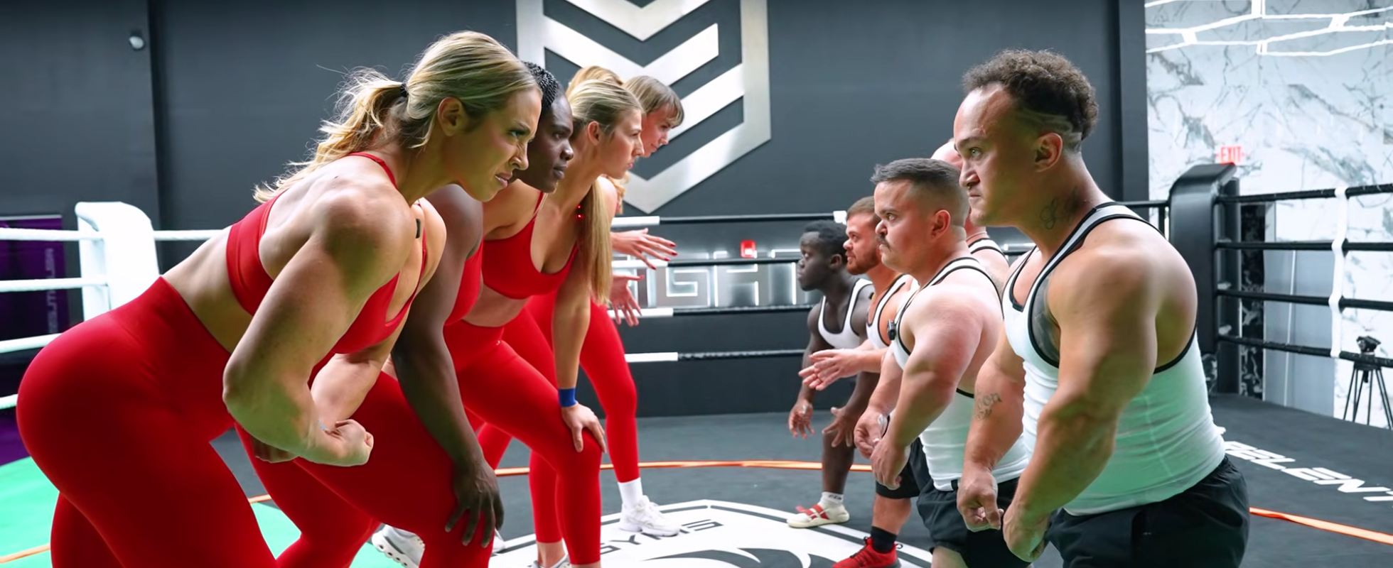 YouTuber Held a Competition to See Who Is Stronger, Tall Bodybuilder ...